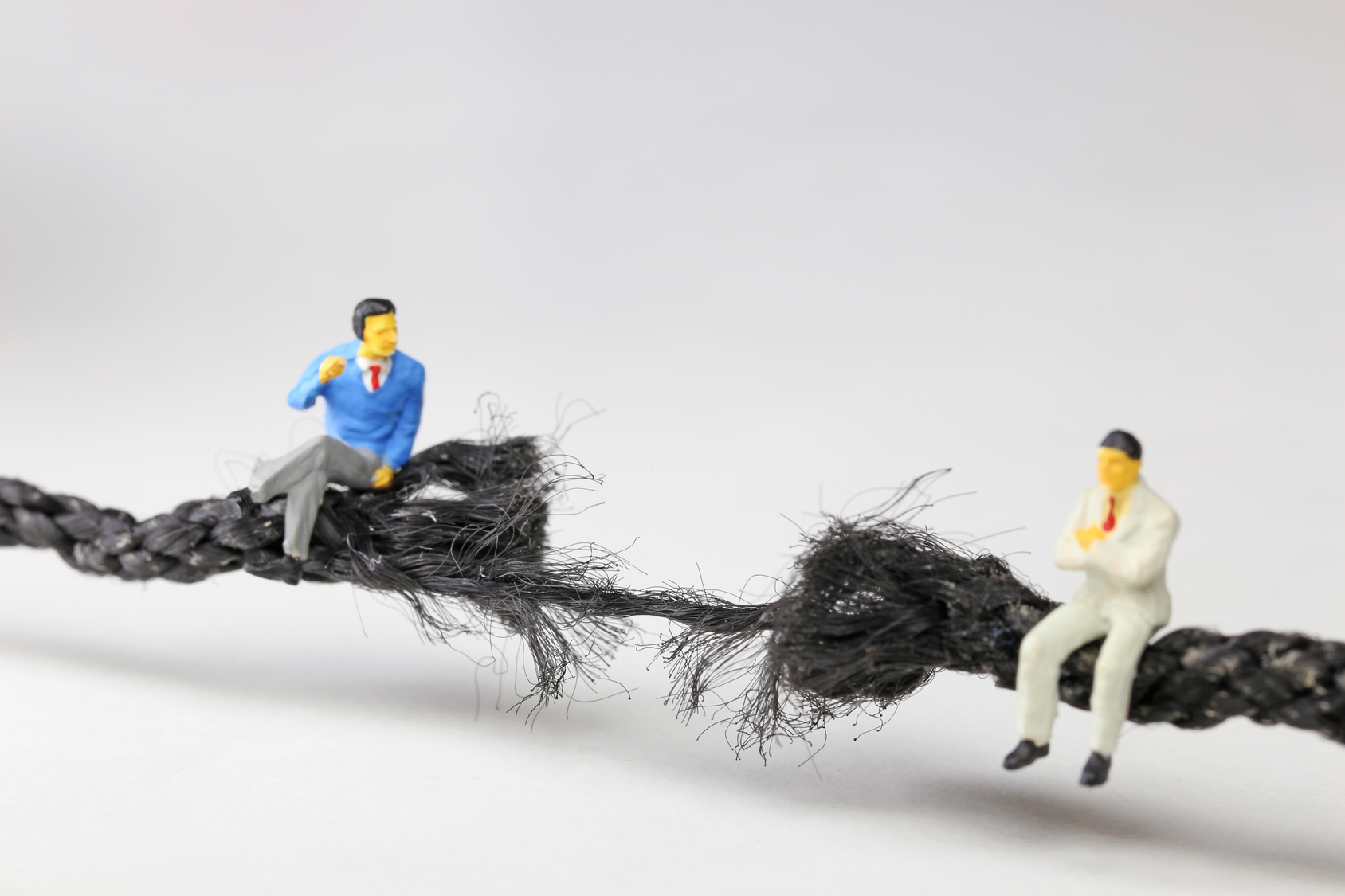 「しがらみ」の意味とは？読み方の基の漢字「柵」や使い方・類語も | TRANS.Biz