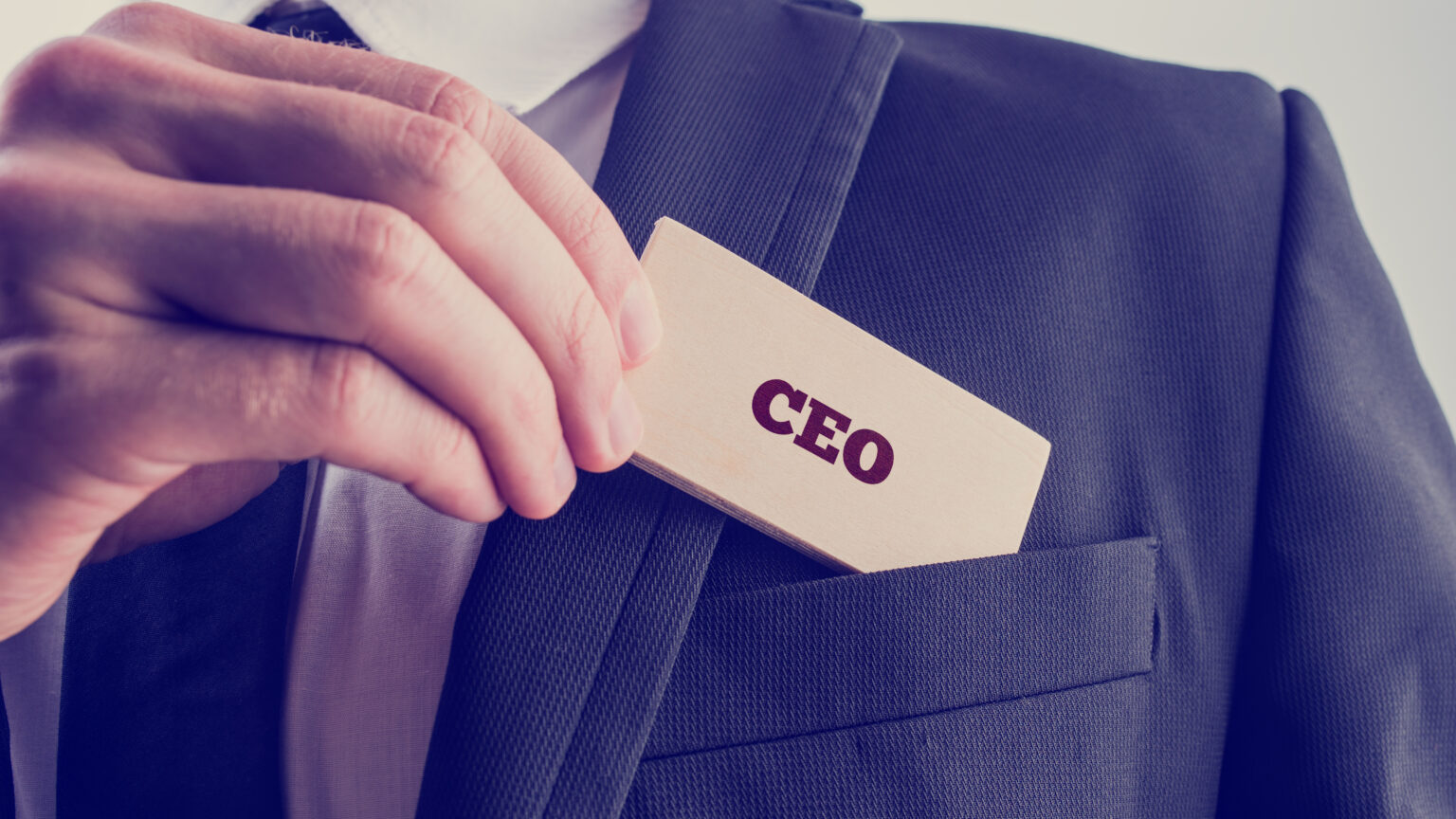 「CEO」とは何の略？意味や「代表取締役」「社長」との違い | TRANS.Biz